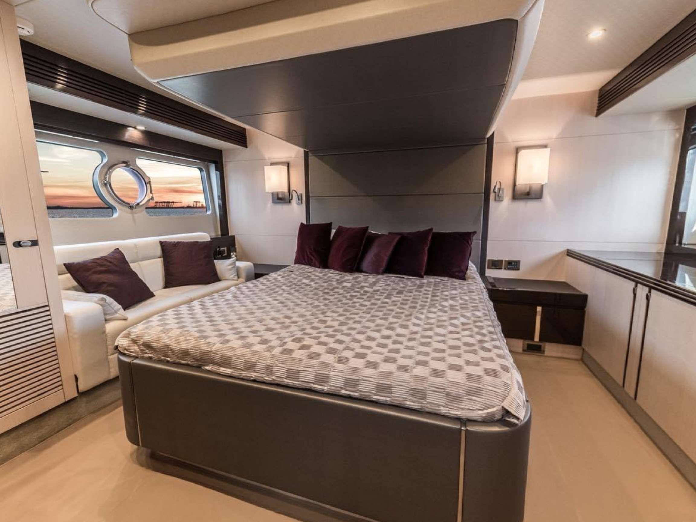 Yacht: INVICTUS - Photo Tour