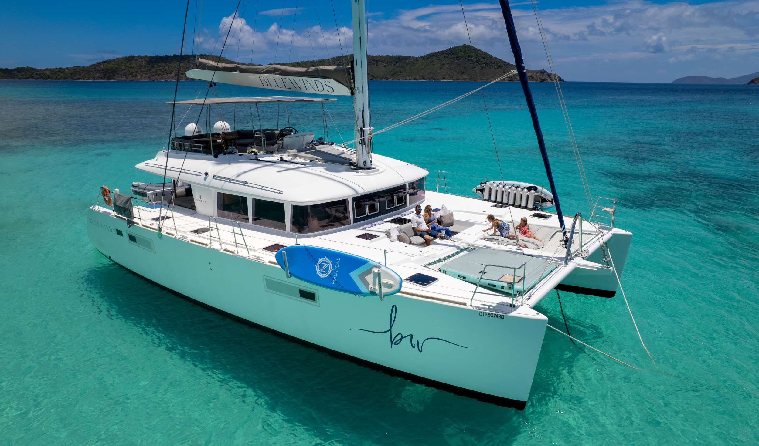 Yacht: BLUEWINDS - Photo Tour