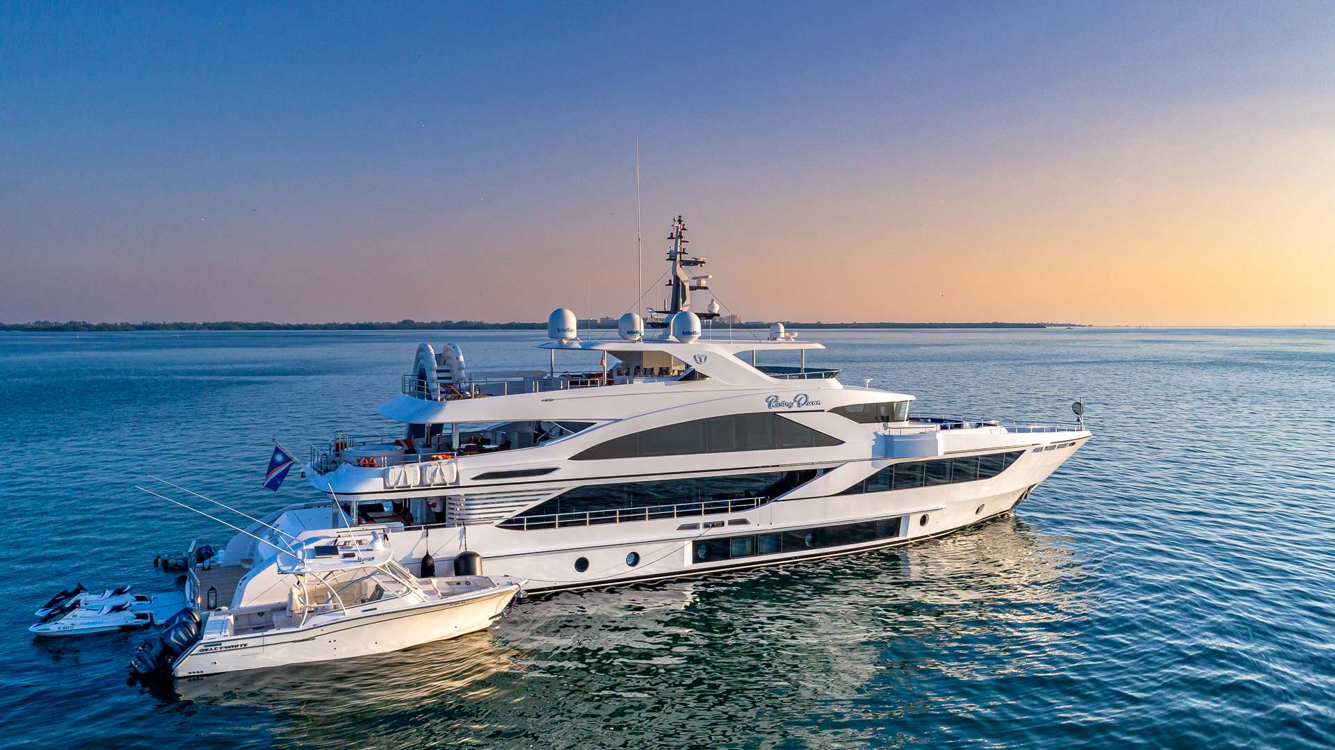 Yacht: RISING DAWN - Photo Tour