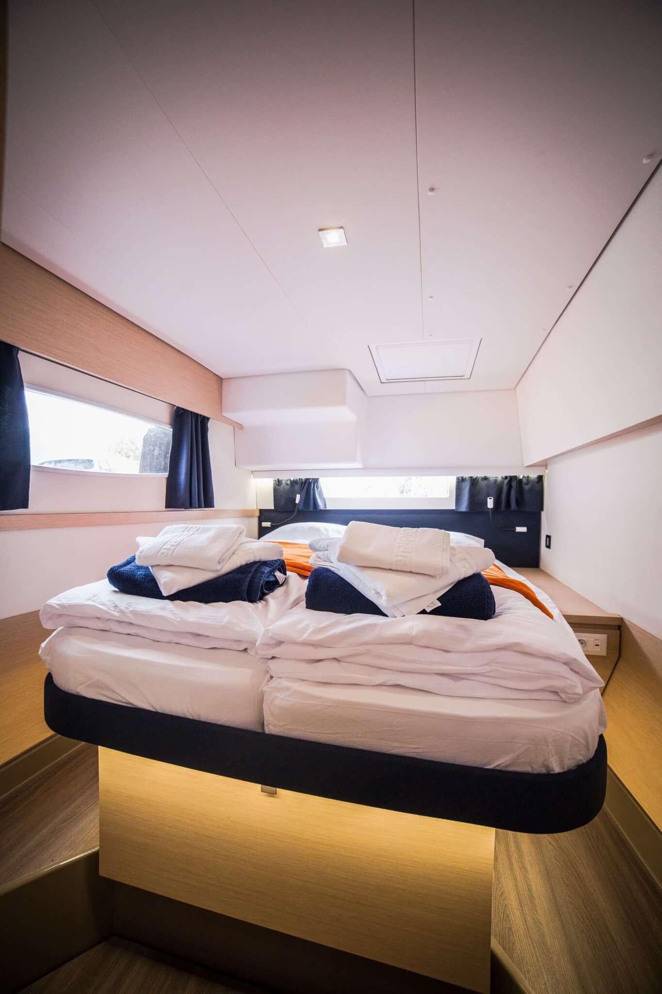 Yacht: PRINCESS APHRODITE - Photo Tour