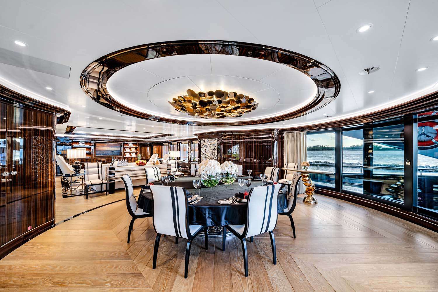 Yacht: OKTO - Photo Tour