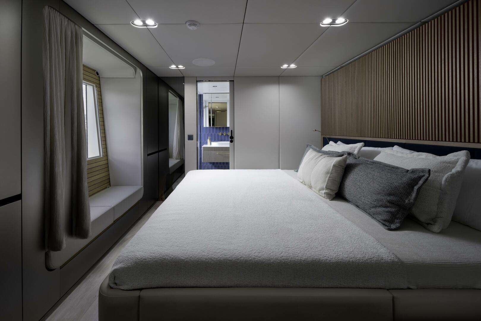 Yacht: NAUTI NICKEL - Photo Tour
